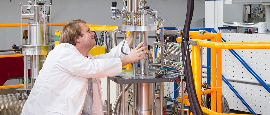 Fast storage material in neutron light - TUM